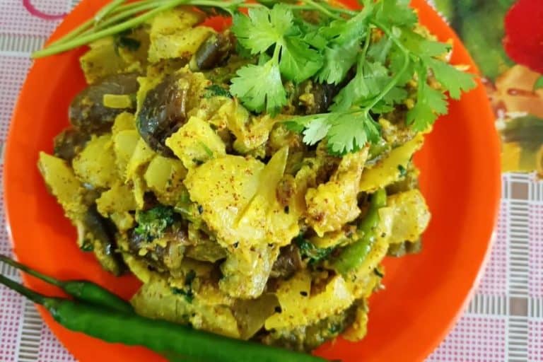 Kacha Kolar Jhal Recipe - Awesome Cuisine