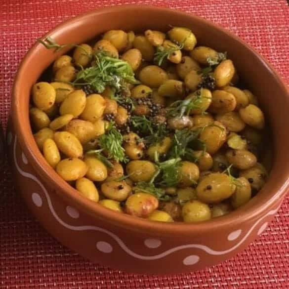 White Chickpeas Sundal Recipe - Vella Kondakadalai Sundal Recipe