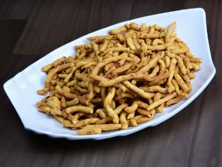 Tikha Gathiya Recipe - Gujarati Teekha Gathiya Recipe