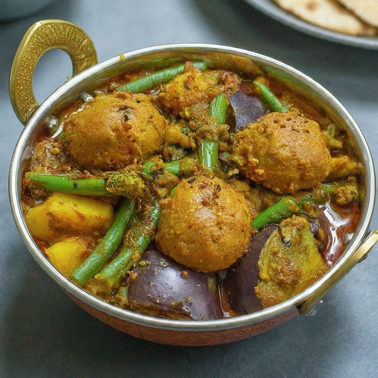 Flavourful Gujarati Dinner Ideas for Traditional Delights - Awesome Cuisine